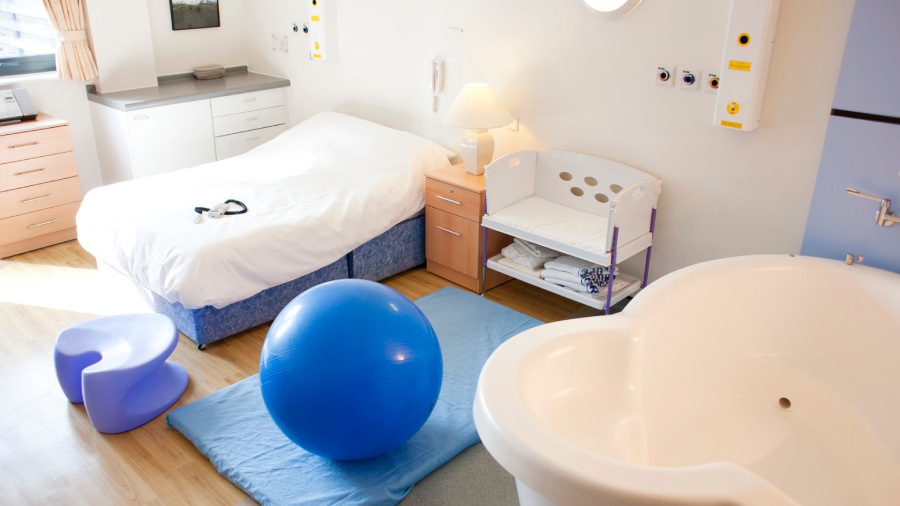 Mięśniaki macicy a ciąża. Czy wpływają na ciążę i poród? | iZielnik.pl